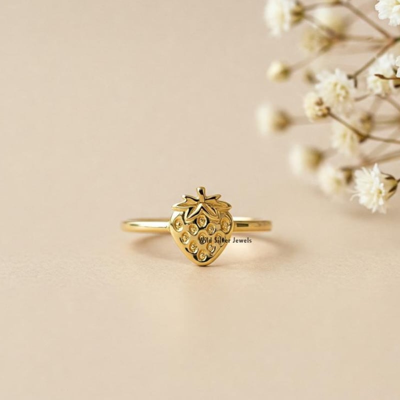 Strawberry Ring - Etsy Canada