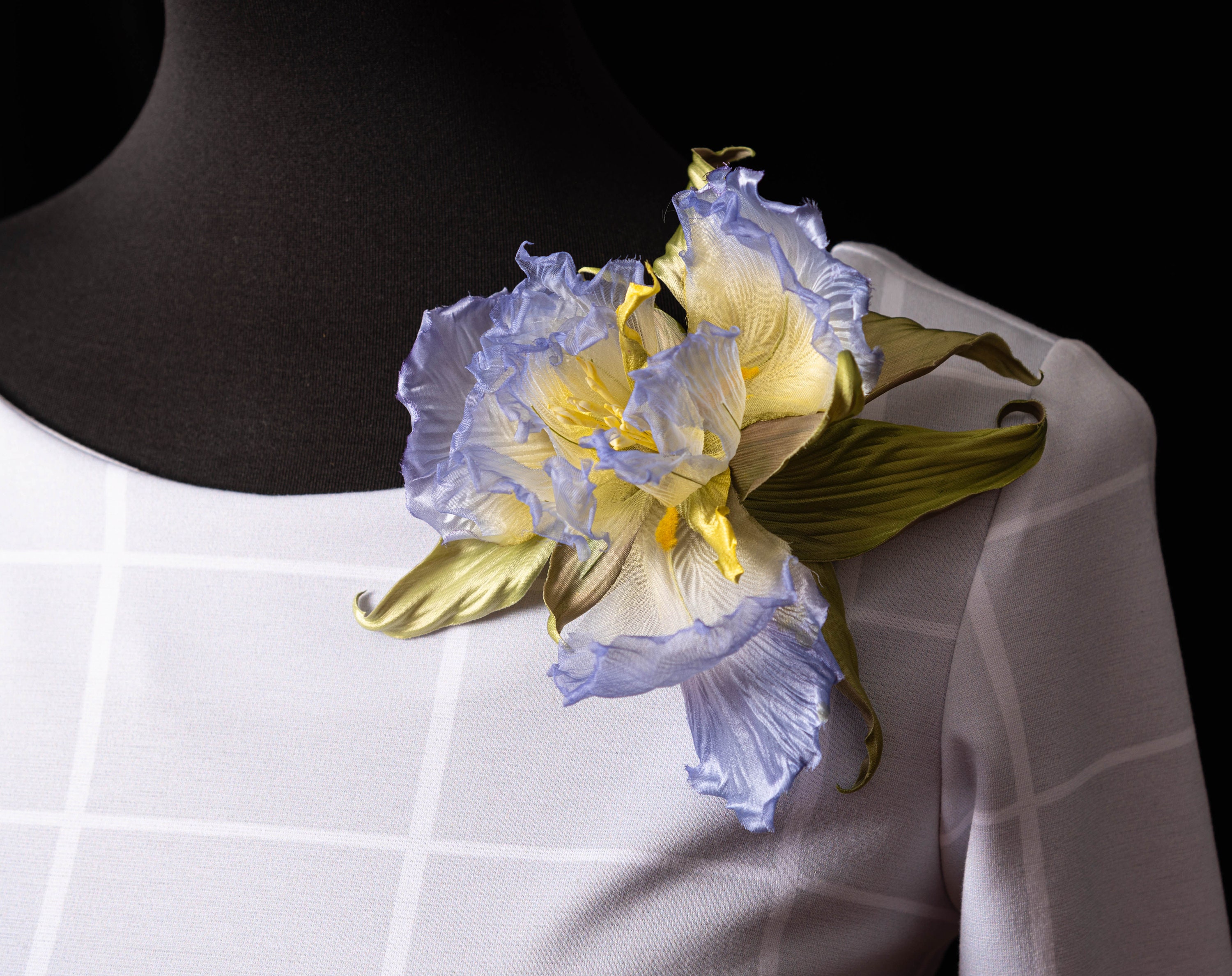 Iris Brooch • Silk Flower Brooch • Lilac Gift • Iris Pin - Etsy