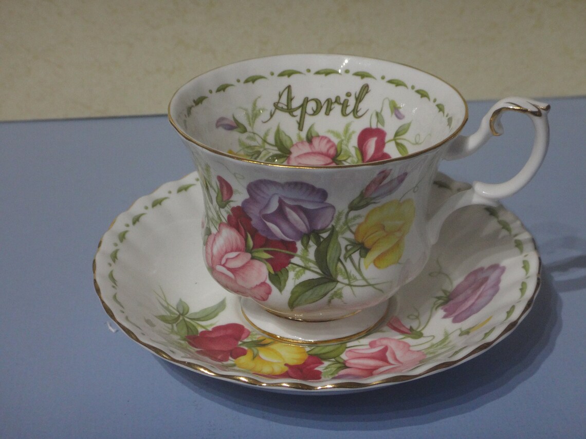 Royal Albert April Sweet Pea Teacup and Saucer, Flower of the Month ...