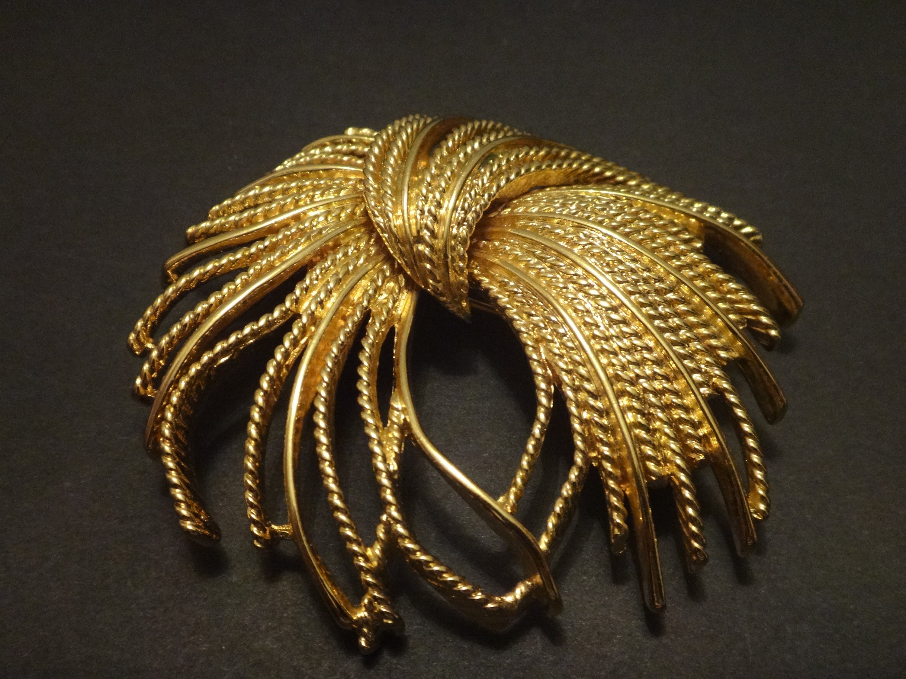 Monet Vintage Brooch Signed. - Etsy