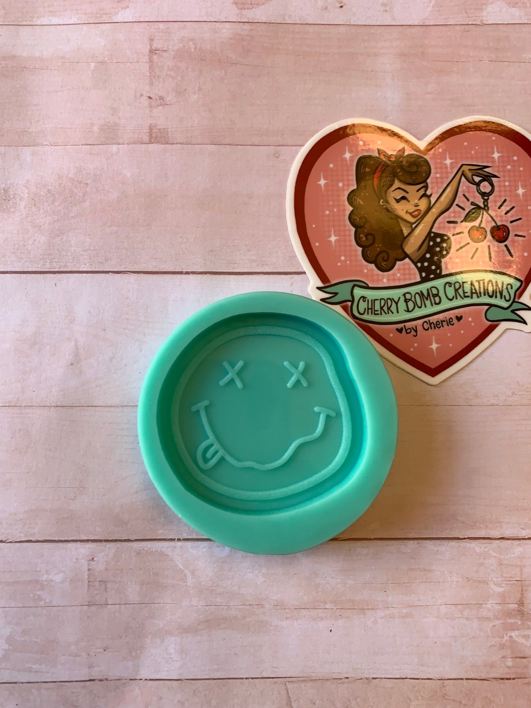 Squiggly Face Mold - Etsy