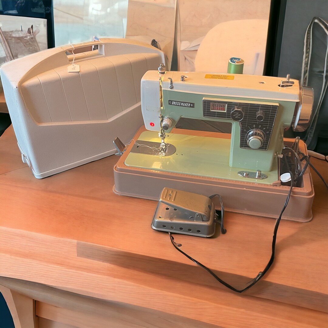 Vintage Dressmaker Sewing Machine-model Number 205 Portable/table Top ...