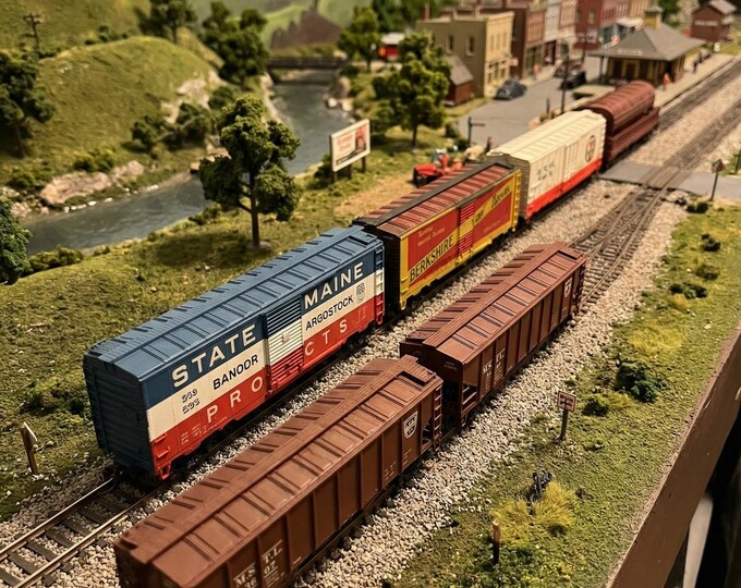 Vintage HO Scale Freight Train Cars Lot | Boxcars & Tanker | Model ...