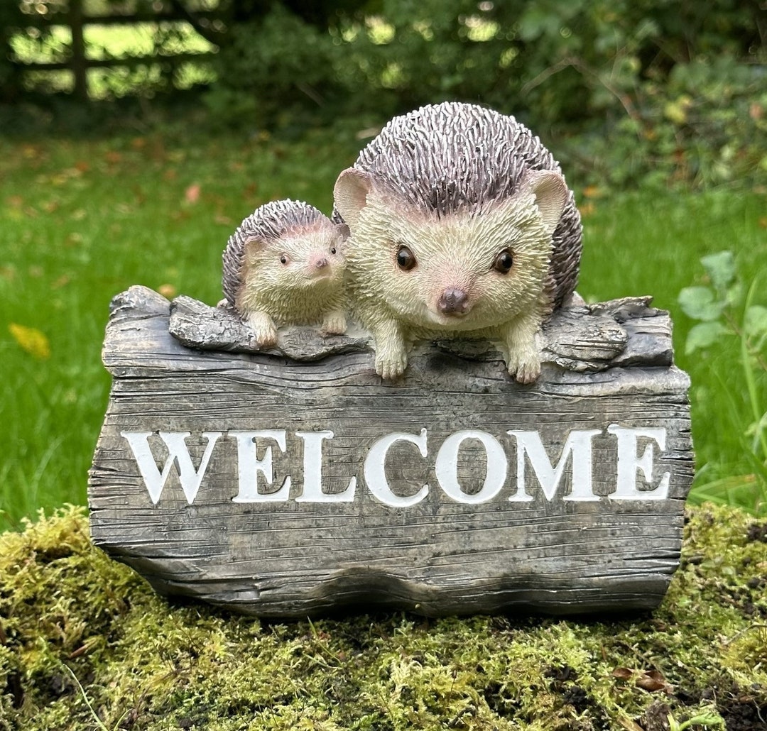 Hedgehogs Welcome Sign Garden Decoration Realistic Wood Effect Great ...