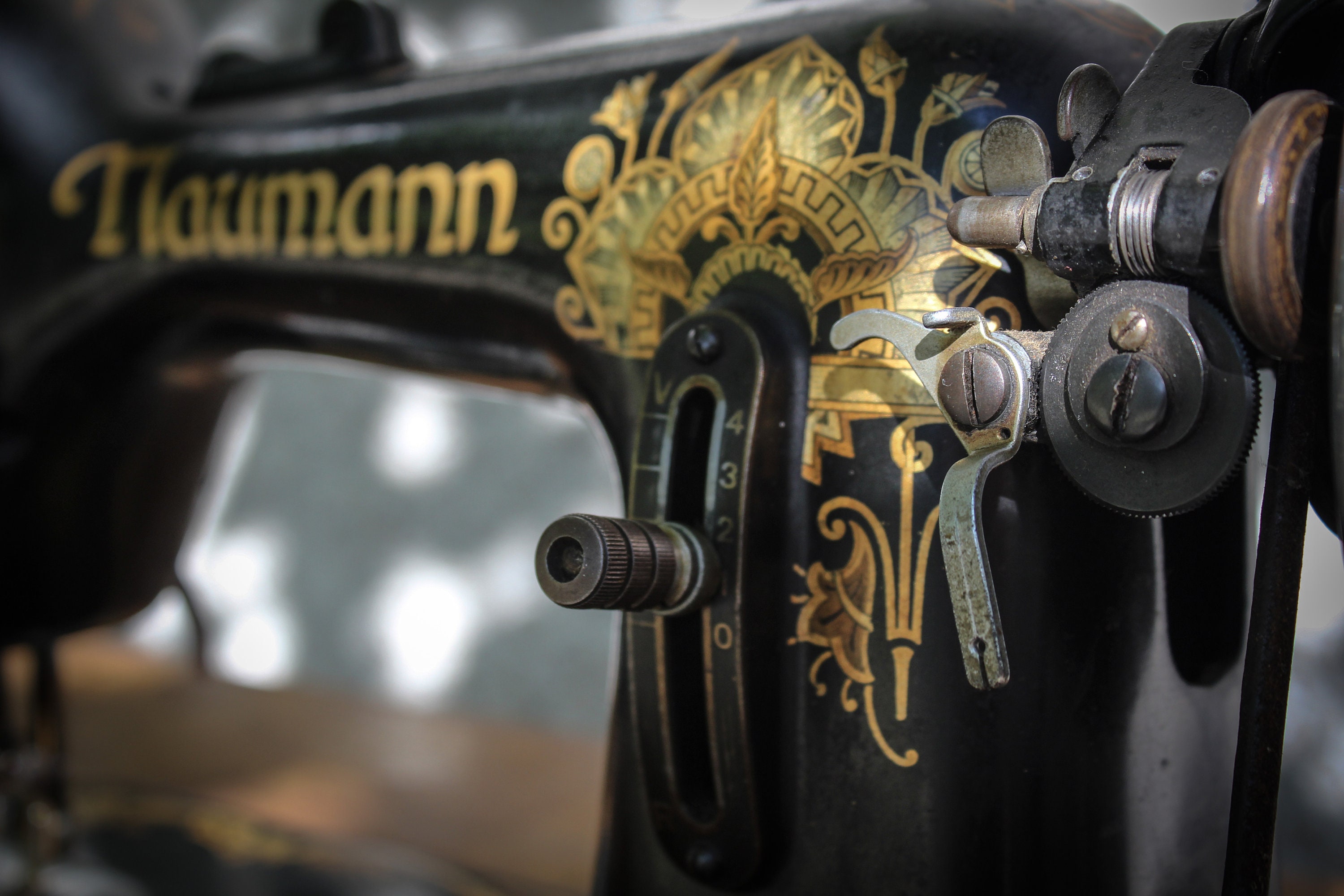 Antique Sewing Machine, Vintage Foot Sewing Machine, Sewing, Machine ...