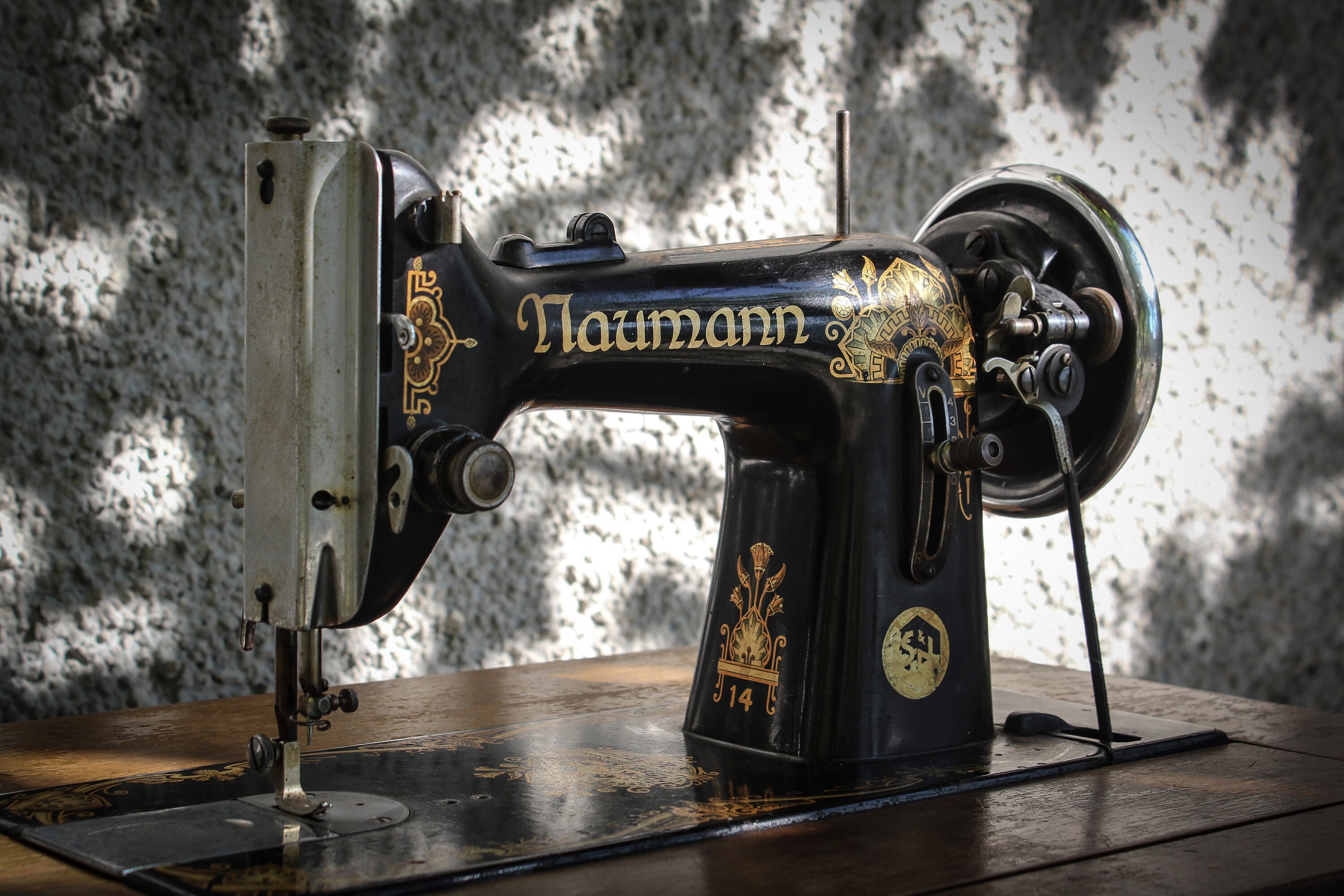 Antique Sewing Machine, Vintage Foot Sewing Machine, Sewing, Machine ...