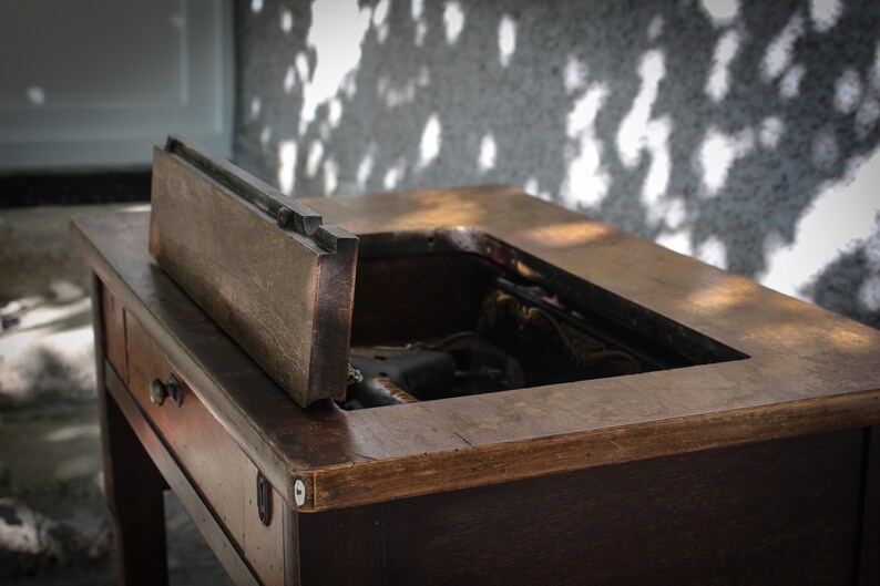 Antique Sewing Machine, Vintage Foot Sewing Machine, Sewing, Machine ...
