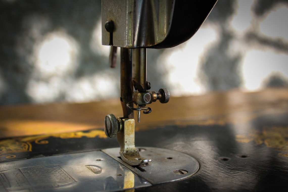 Antique Sewing Machine, Vintage Foot Sewing Machine, Sewing, Machine ...