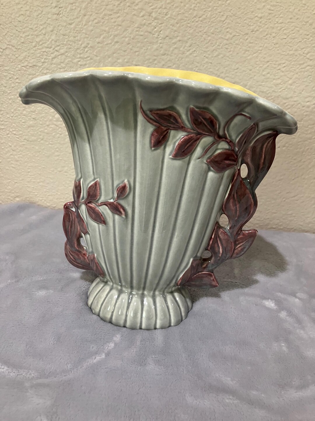 Vintage Red Wing 1102 Vase Light Green on the Outside Light Yellow on ...