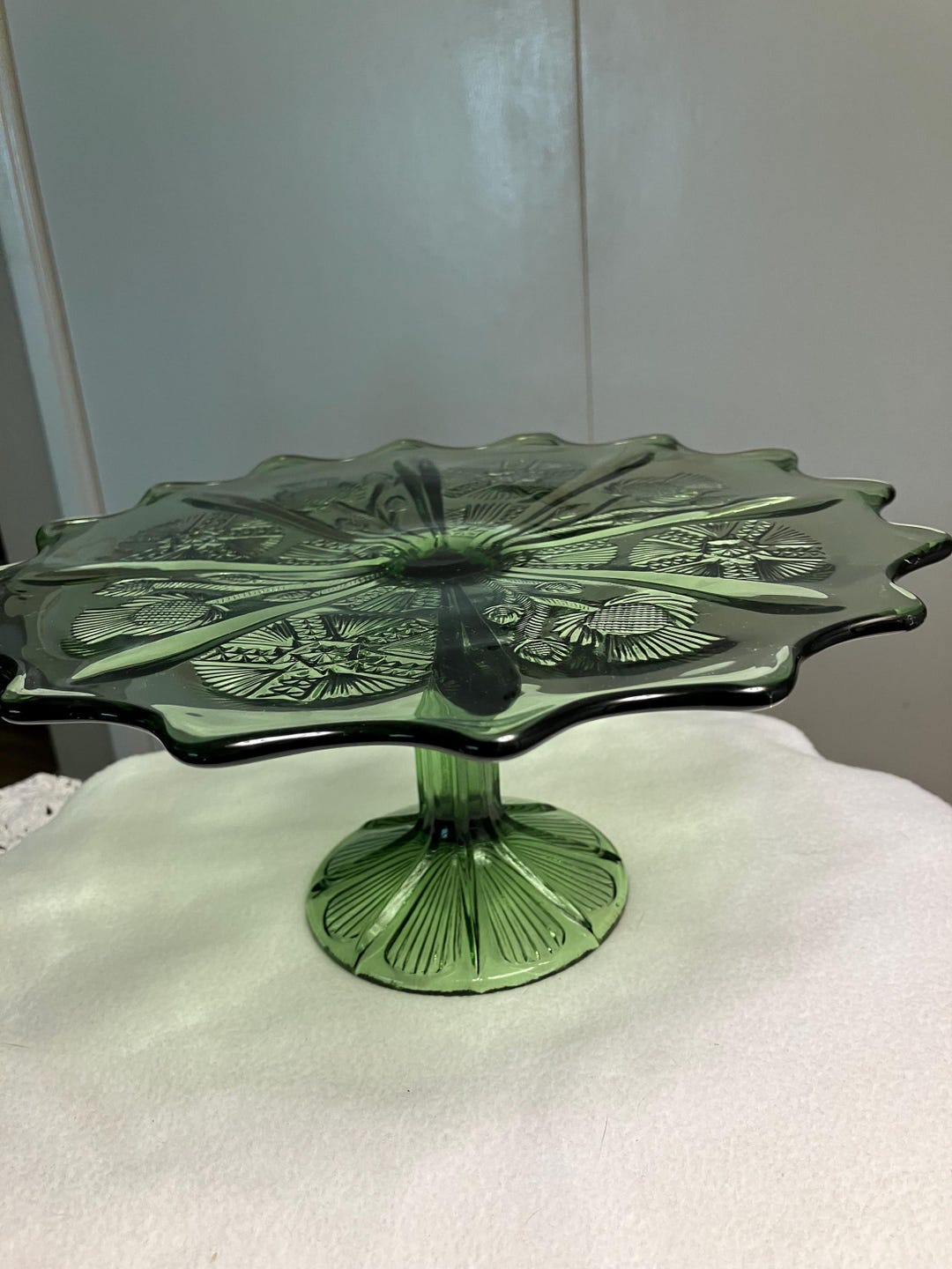Vintage L.E. Smith Glass Co. Green Pedestal Cake Plate. - Etsy