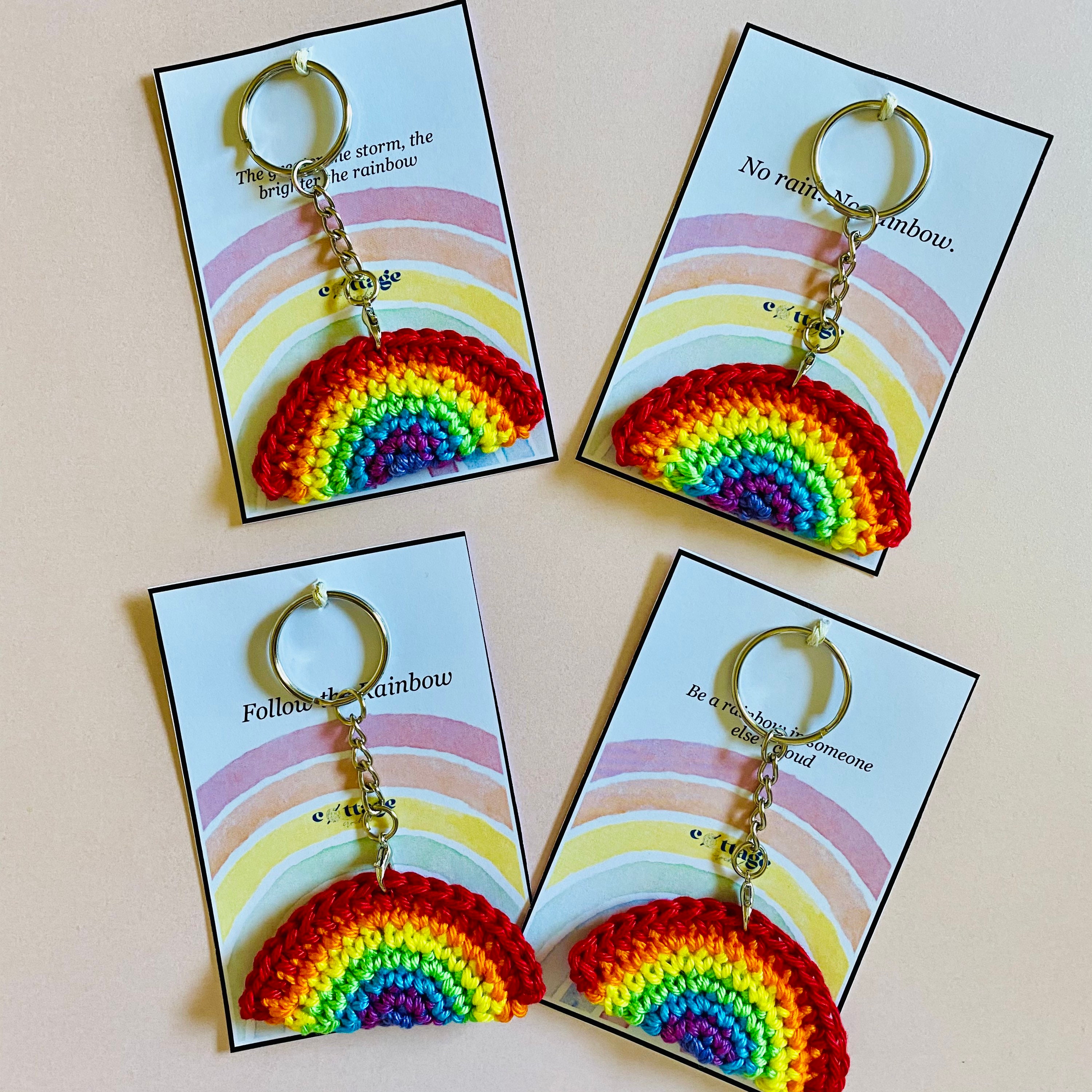 Llavero arco iris. Ganchillo a mano. Regalo buzón. Regalo perfecto del ...