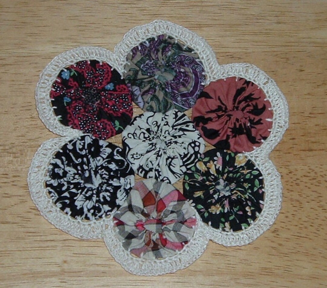 Unique Farmhouse Yo-yo Doily, Hand Sewn Yo-yos PLUS Hand Crocheted ...