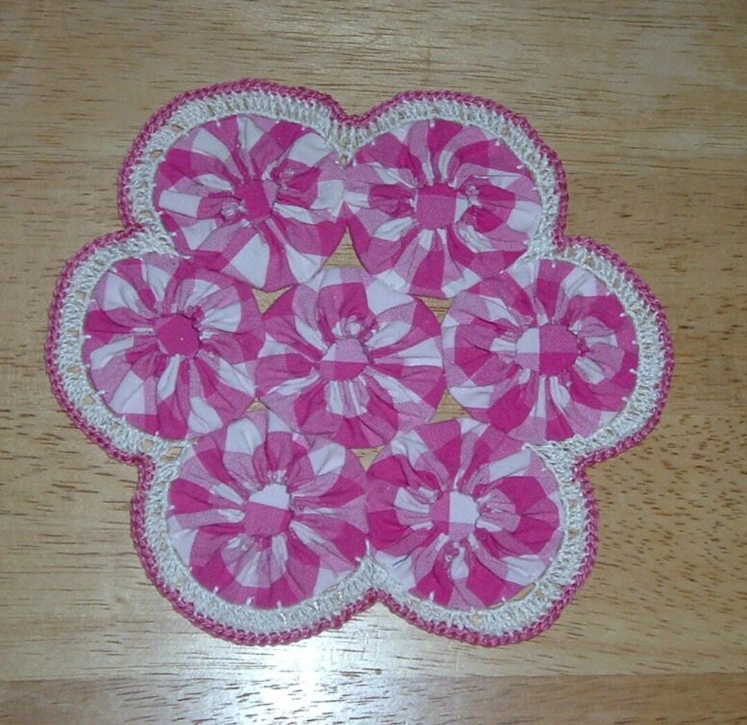 Unique Farmhouse Yo-yo Doily, Hand Sewn Pink & White Gingham Yo-yos ...