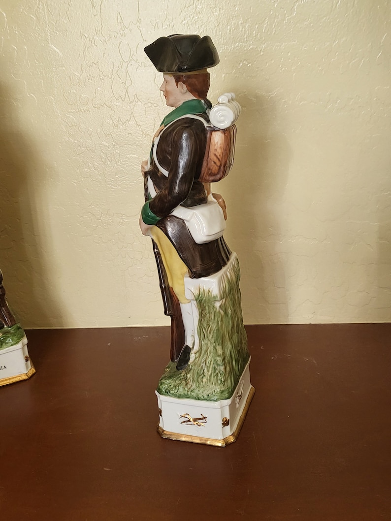 Decor Art Arnart Grenadier Porcelain Whisky Bottle 3RD NEW YORK, 1775 ...