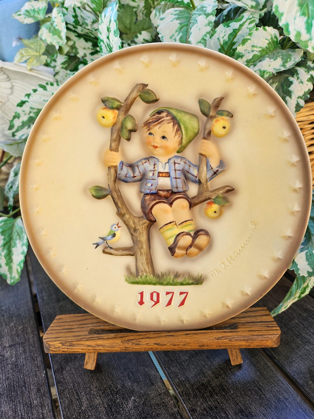 Hummel Collector Plate: 1977 7th Annual Apple Tree Boy - Etsy