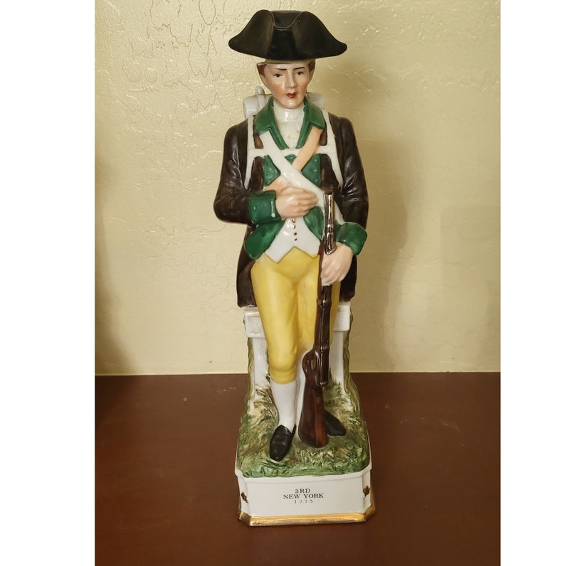 Decor Art Arnart Grenadier Porcelain Whisky Bottle 3RD NEW YORK, 1775 ...