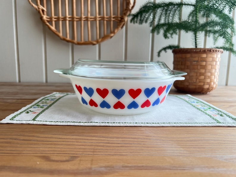 JAJ Pyrex Red & Blue Hearts | 509 Round Casserole Glass Dish With Lid ...