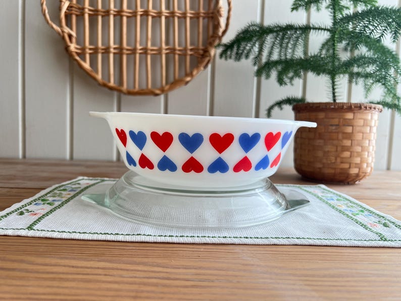 JAJ Pyrex Red & Blue Hearts | 509 Round Casserole Glass Dish With Lid ...