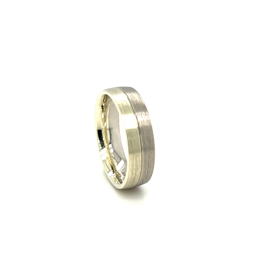 Pre-owned Palladium 950 and 9ct White Gold Court Ring With a Central ...