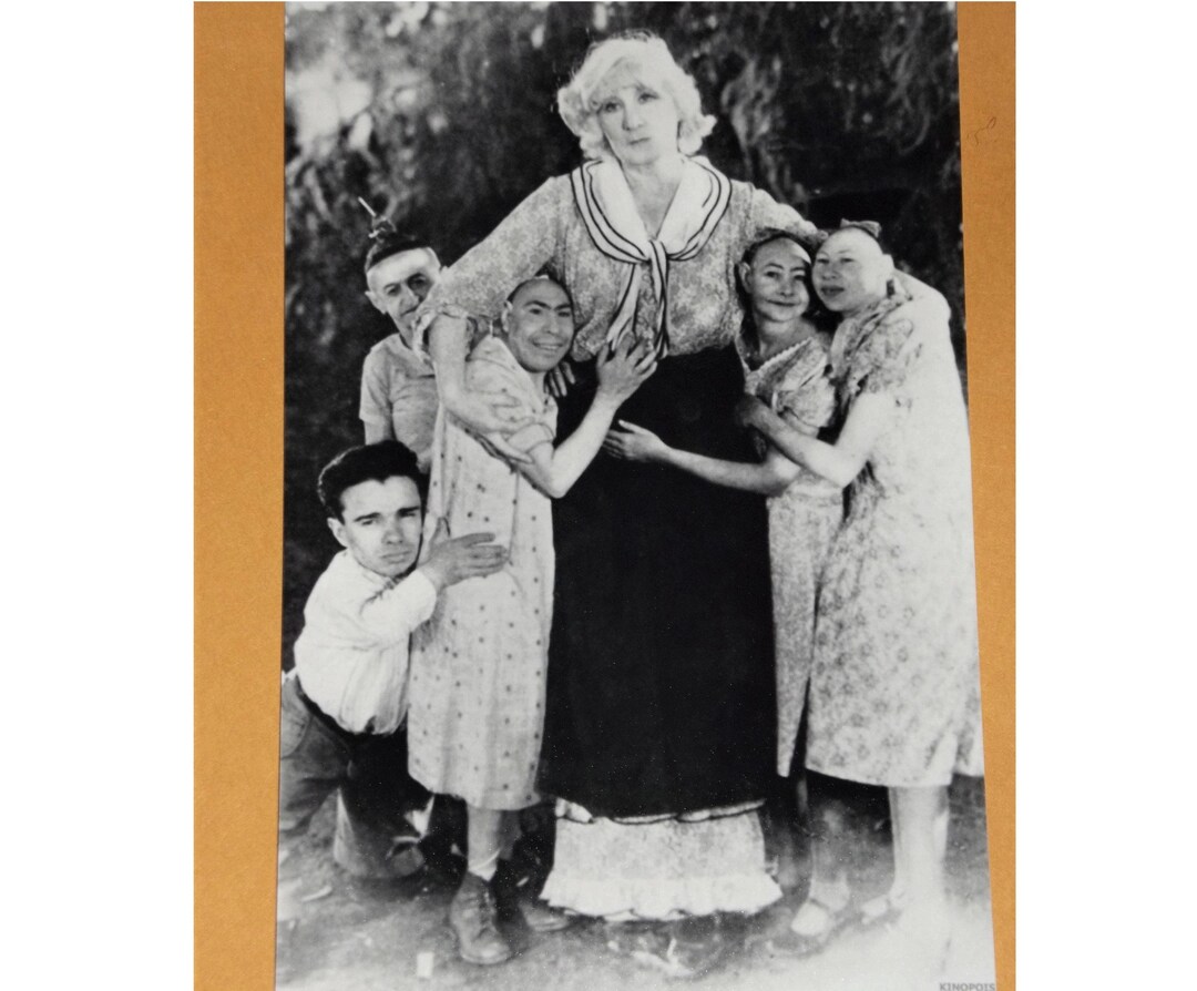 Scary Weird Circus Freaks Spooky Creepy Freak Show Dwarf Midget ...