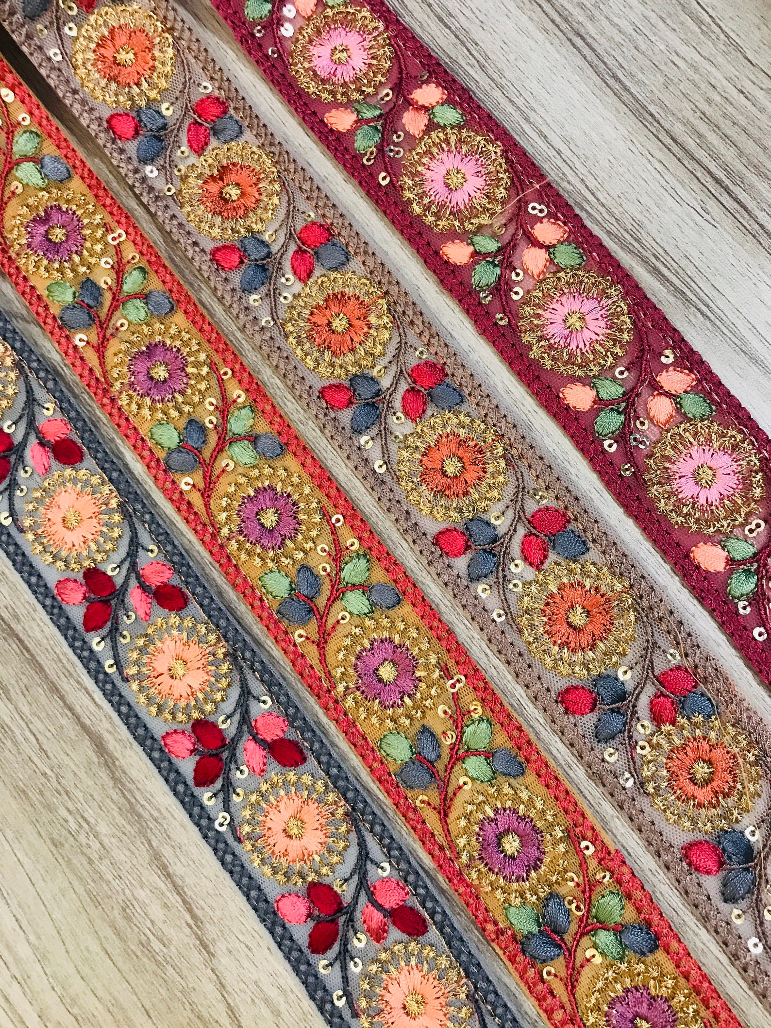 Floral Embroidery, Sari Border Indian Trims, Embroidered Sari Fabric ...