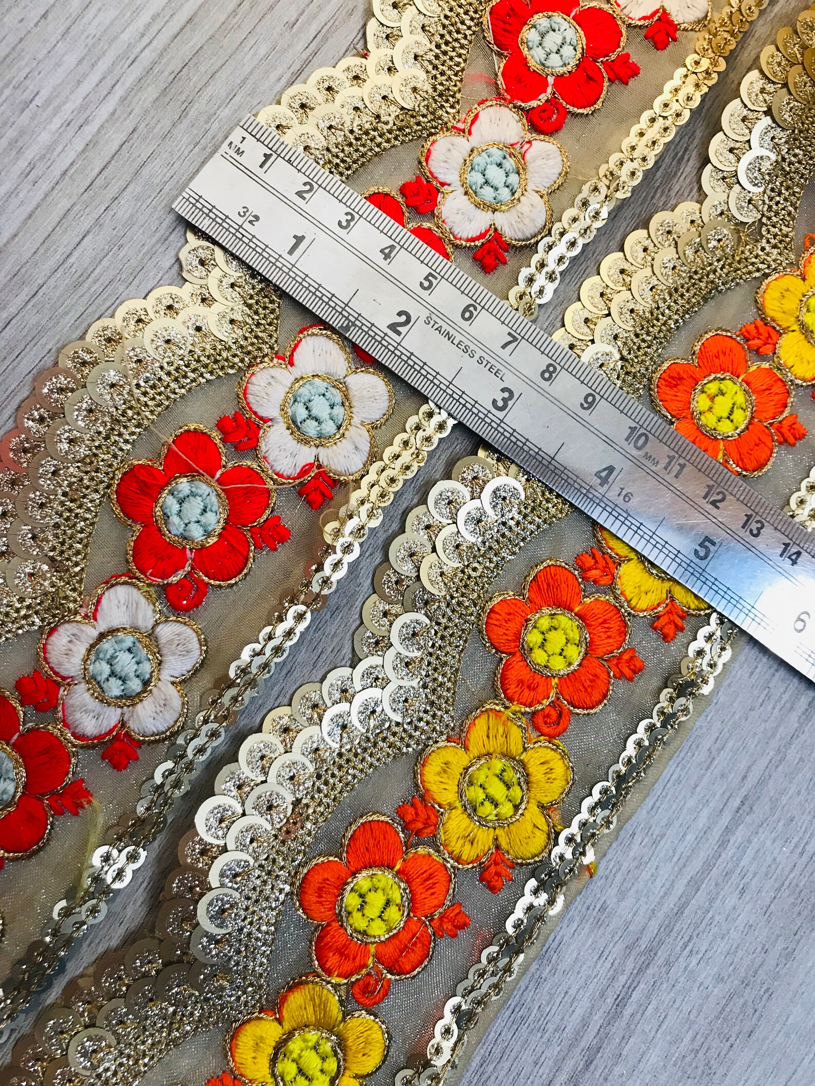 Beautiful Golden Trims Embroidered Floral Saree Ribbon Embellishment ...