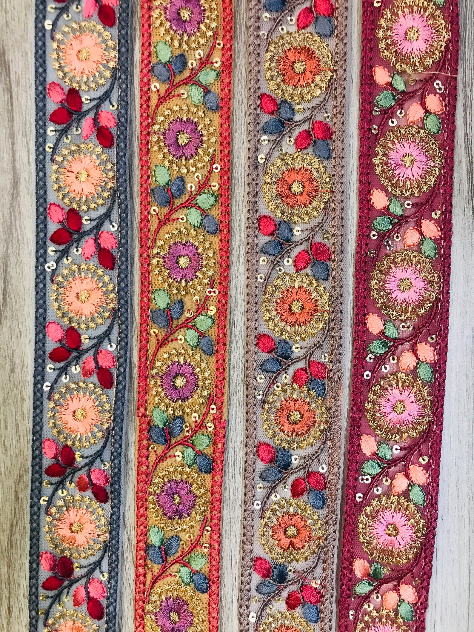 Floral Embroidery, Sari Border Indian Trims, Embroidered Sari Fabric ...