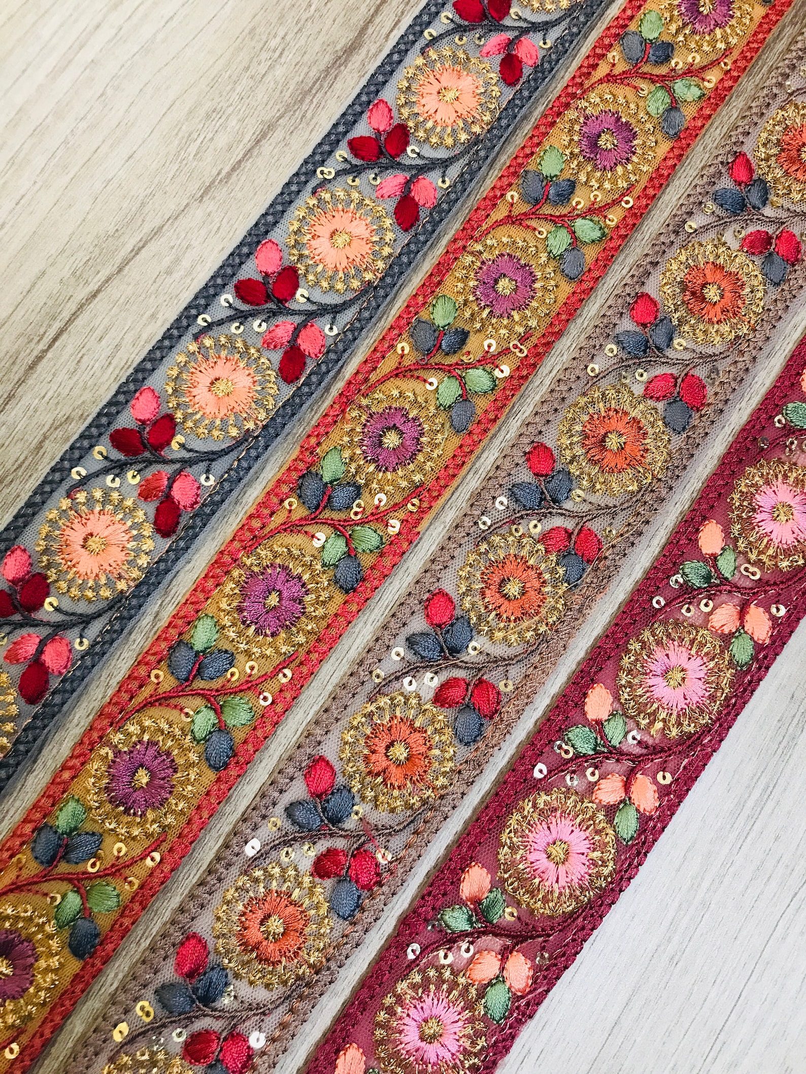 Floral Embroidery, Sari Border Indian Trims, Embroidered Sari Fabric ...