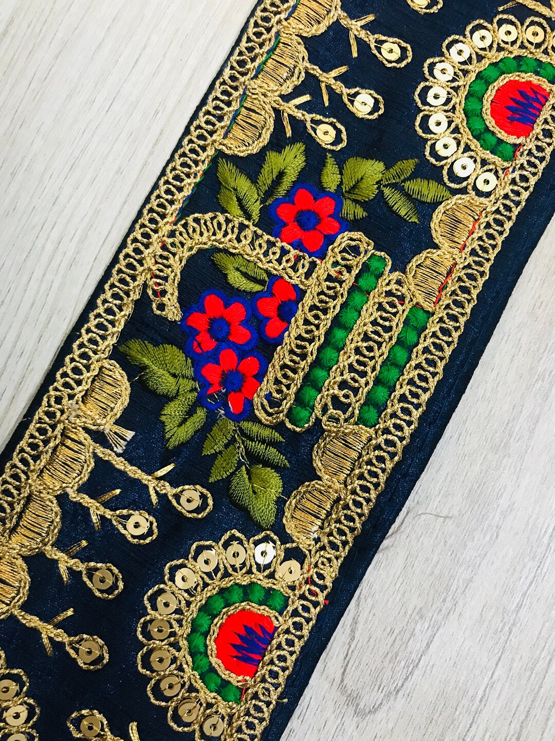 Bohemian Style Gold Lace, Indian Laces, Sari Borders, Silk Saree Laces ...