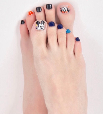 Mickey Mouse Toenails
