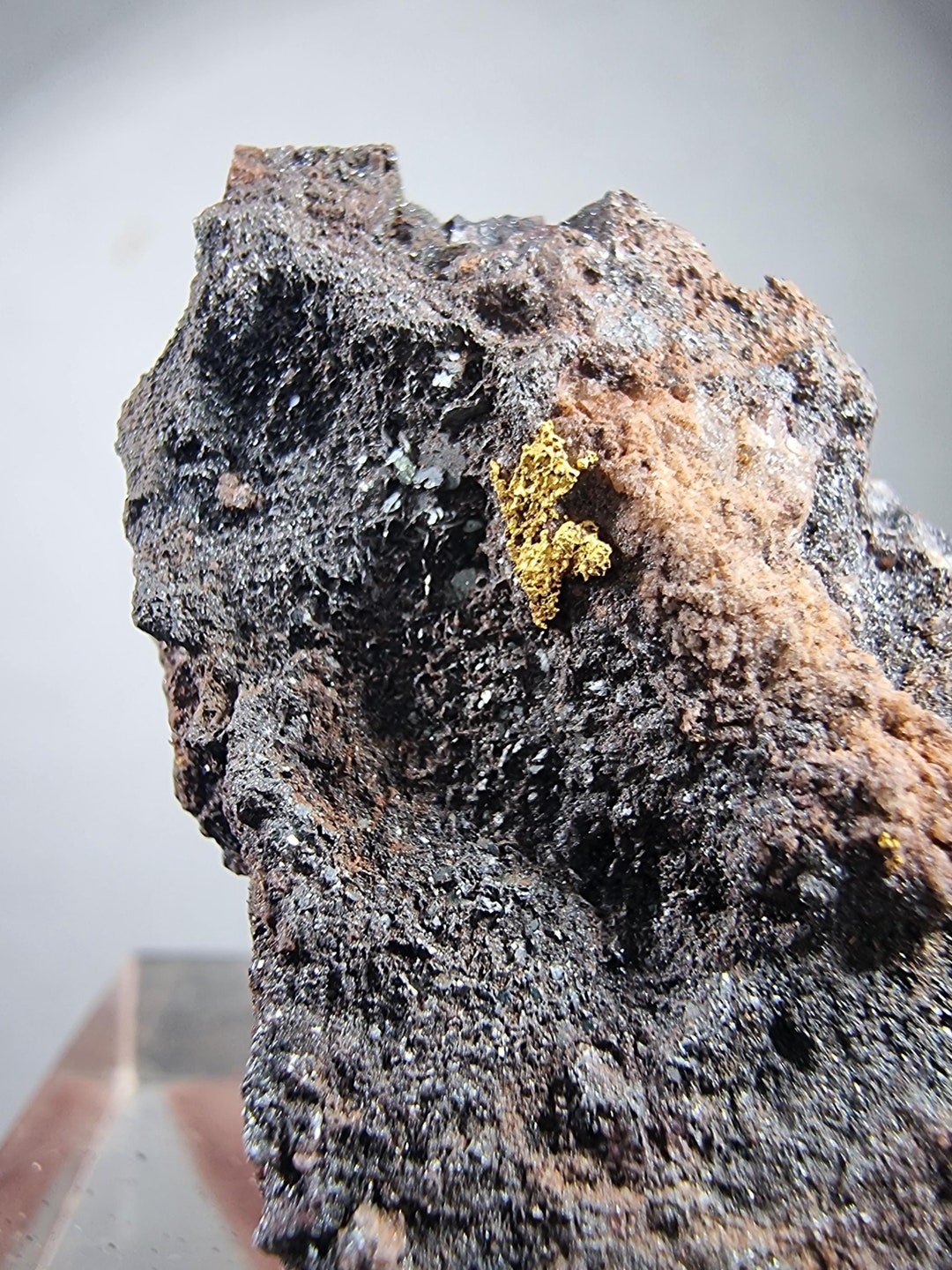 Gold on Manganese Matrix - Bleida, Morocco - 3.5×2.5×1.5 Cm - Etsy UK