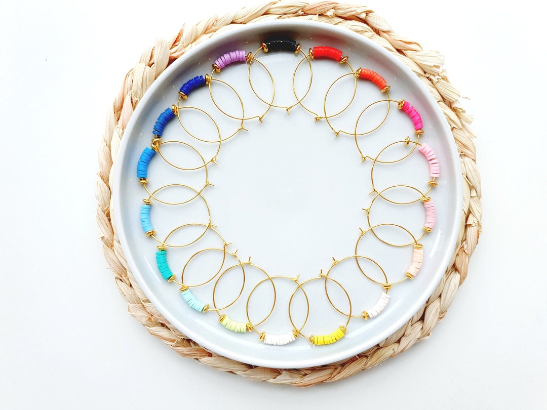 Piccoli cerchi dorati, gioielli minimalisti colorati, gioielli per ...