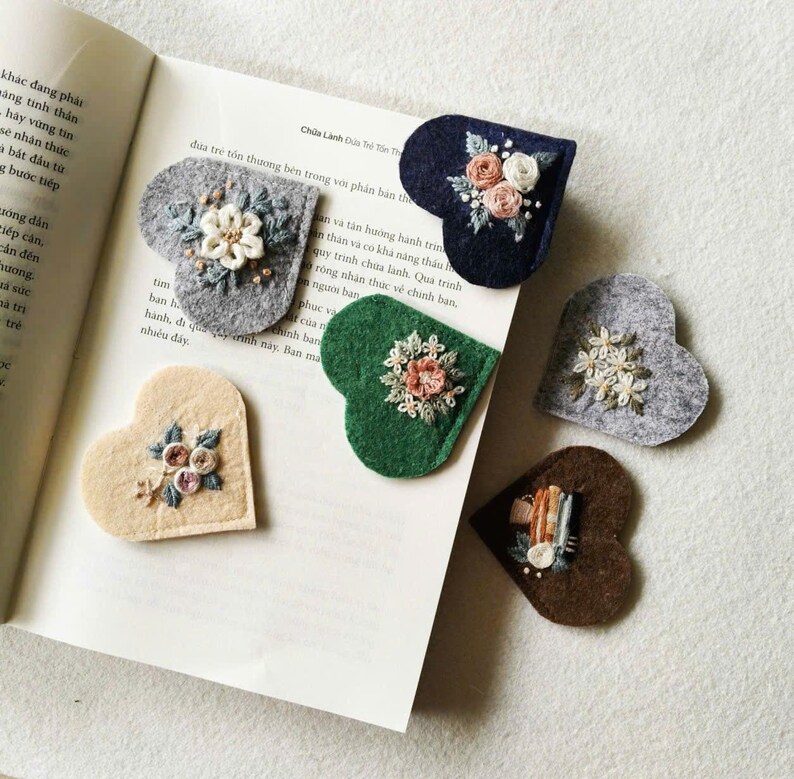 Hand Embroidered Heart Bookmark, Felt Floral Corner Bookmark - Etsy