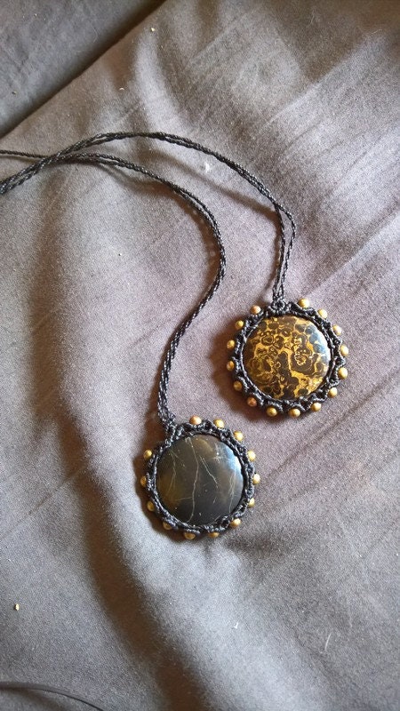 Collar de macramé negro ónix Armulet - Etsy España