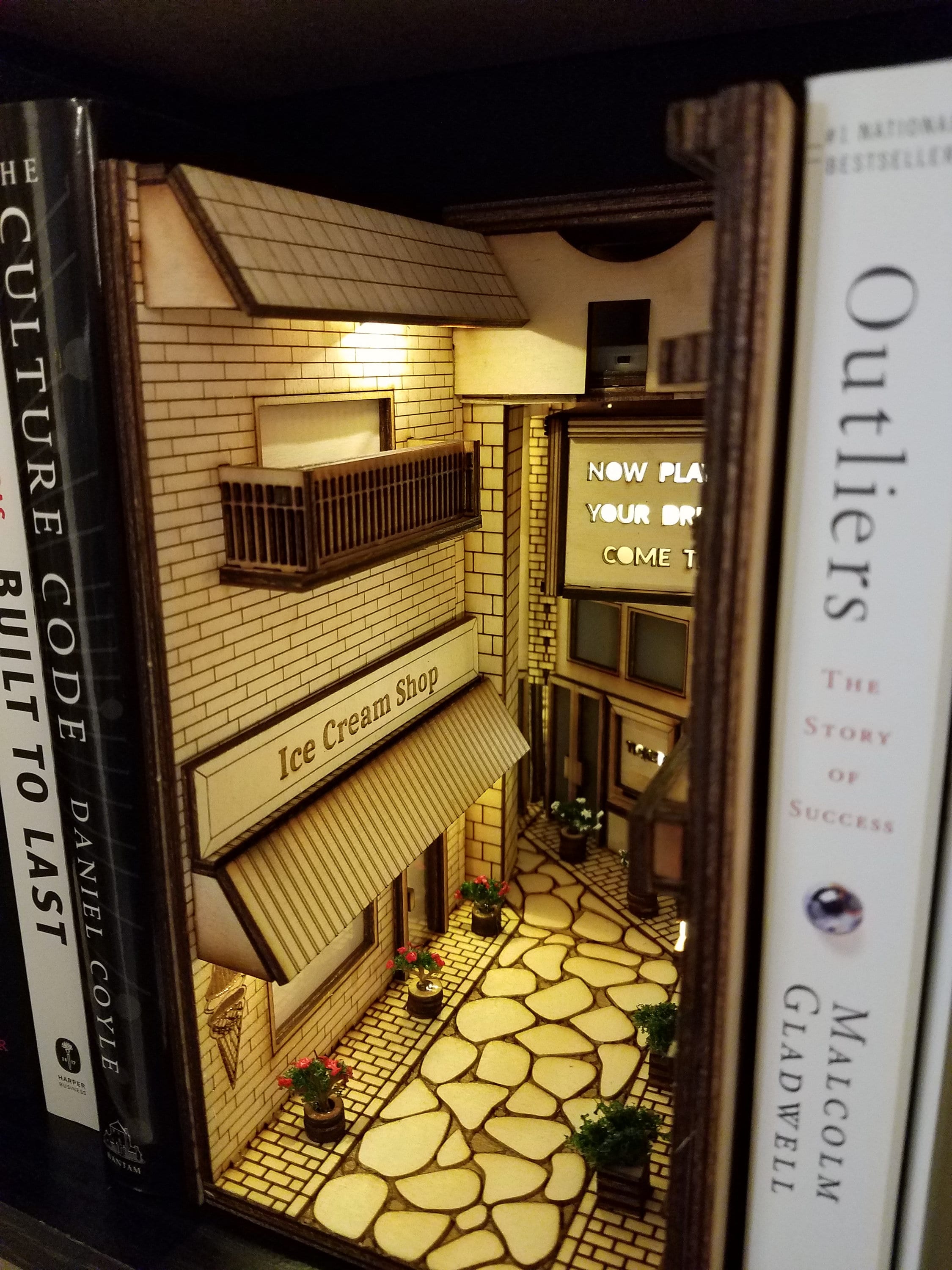 Book Nook Alley USA Bookshelf Insert Diorama - Customizable - Etsy