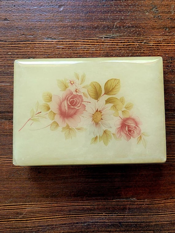 alabaster antique cigarette or - Gem