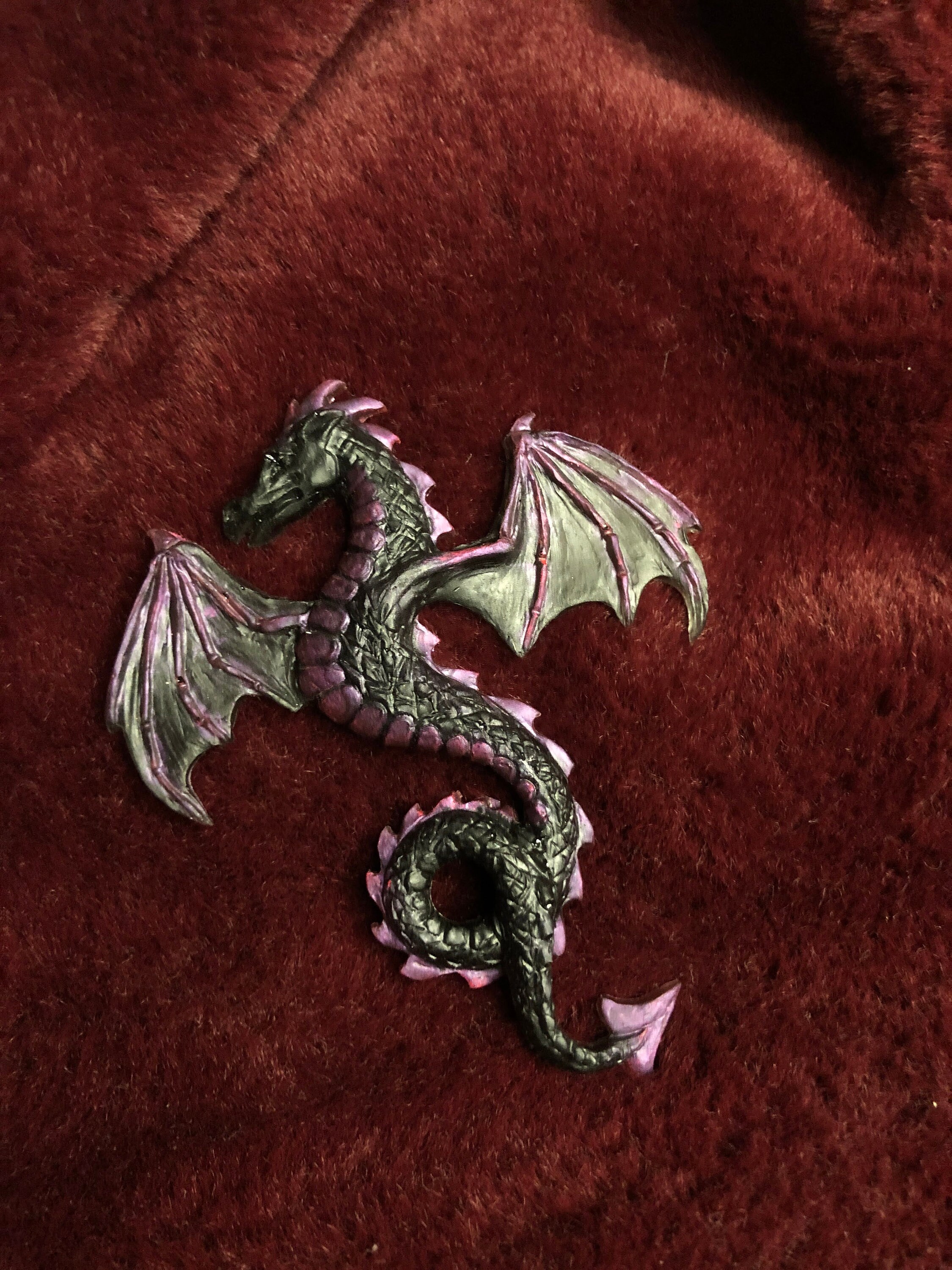 Insignia de dragón de resina pequeña negro y rojo dragón | Etsy