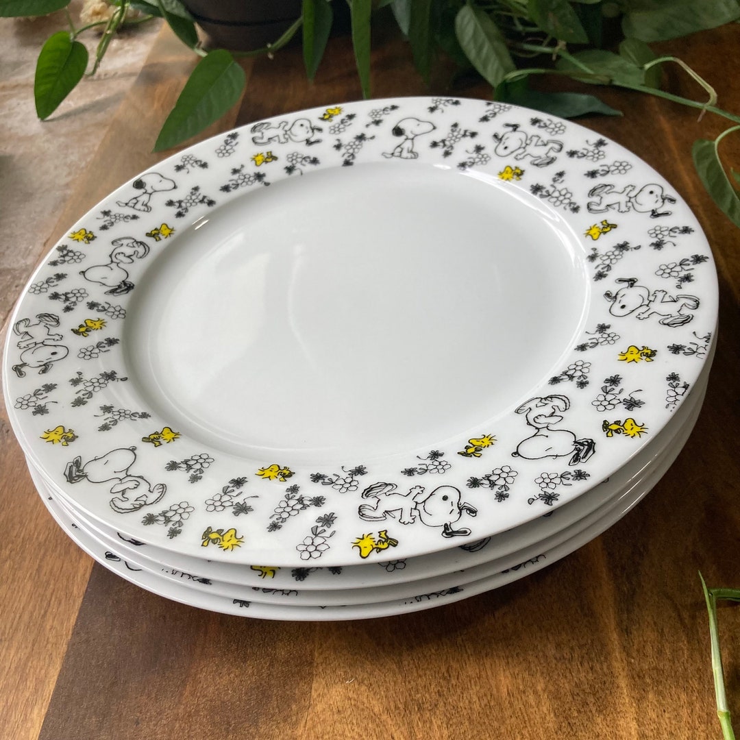 Set of 4 Snoopy and Woodstock Rimmed Plates, 4 Snoopy and Woodstock ...