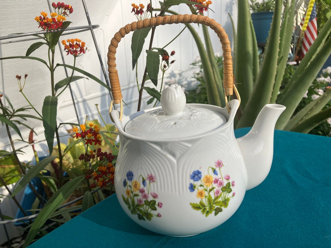 Vintage Japanese Teapot Floral Design With Tulip Handle Vintage ...