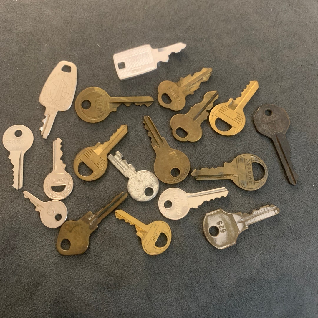 Vintage Keys Smaller Keys Padlocked Keys - Etsy
