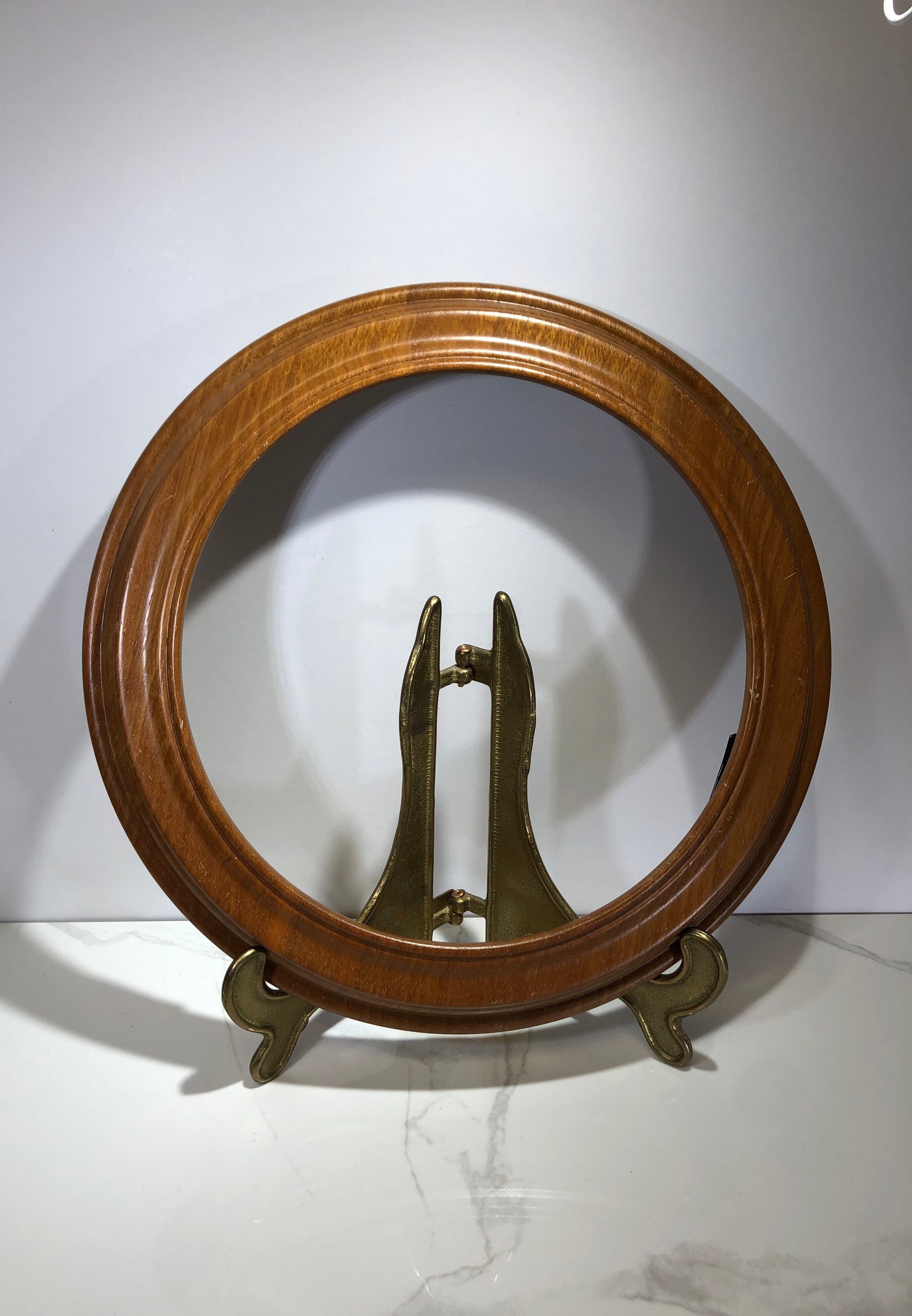 Round Plate Frames for sale | Only 3 left at -75%