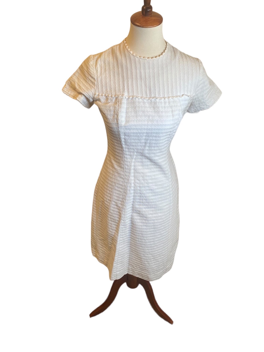 Vintage 60e Scalloped Design Dress. Back Zipper Closure - Etsy