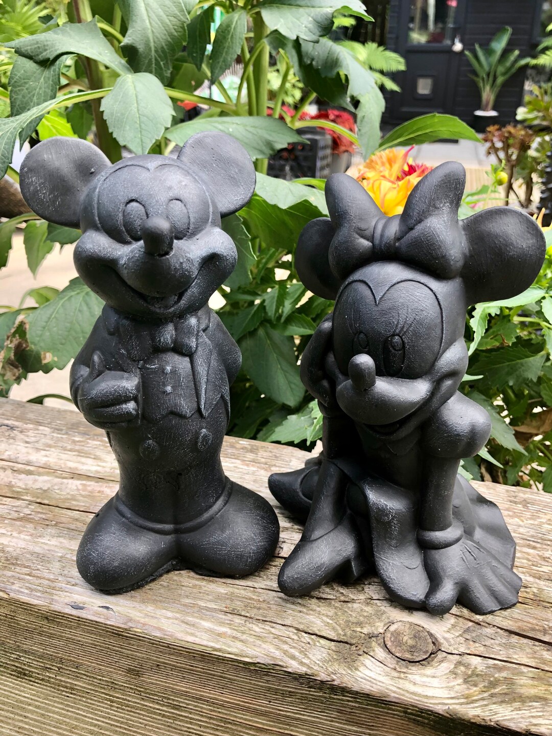 Stone/cre Disney Set Posing Mickey Mouse & Minnie Mouse Statue Black ...