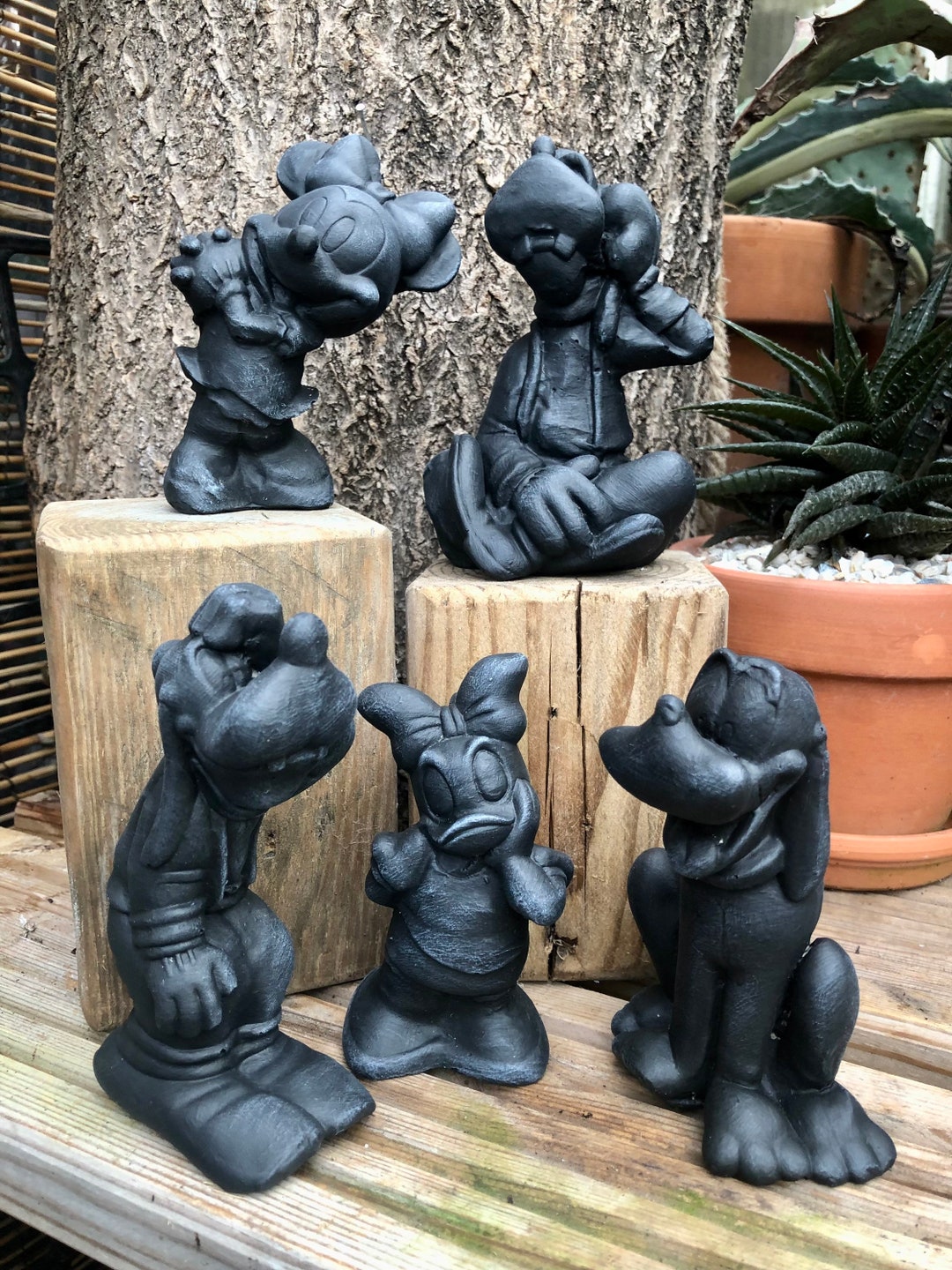 Stone/cre Disney Style Statues/figures-goofy/pluto/daisy/minnie Garden ...