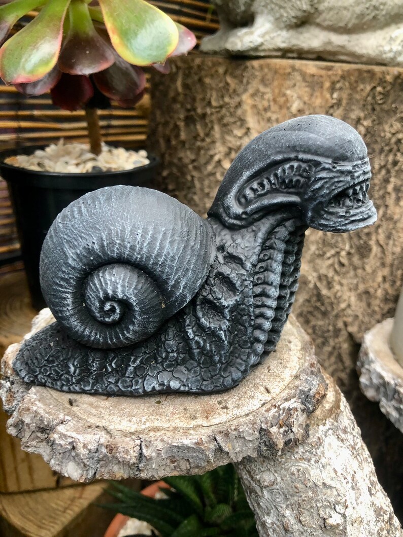Alien Vs Predator Sculpture Garden Statue or Home Decor - Etsy UK