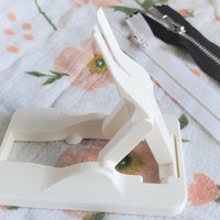Zipper Pull Jig – Sewing Third Hand Tool for Attaching Zipper Pulls DIY ...