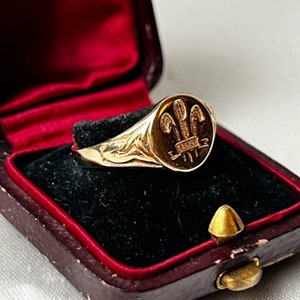 Vintage English 9k Gold Prince of Wales Feathers Signet Ring - Etsy