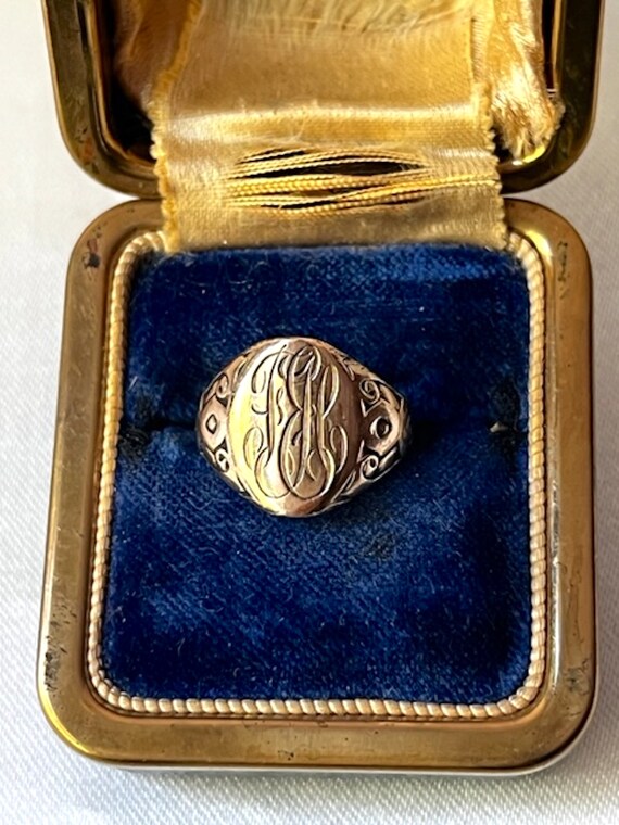 Antique 14k Gold Signet Ring Family Crest - Gem