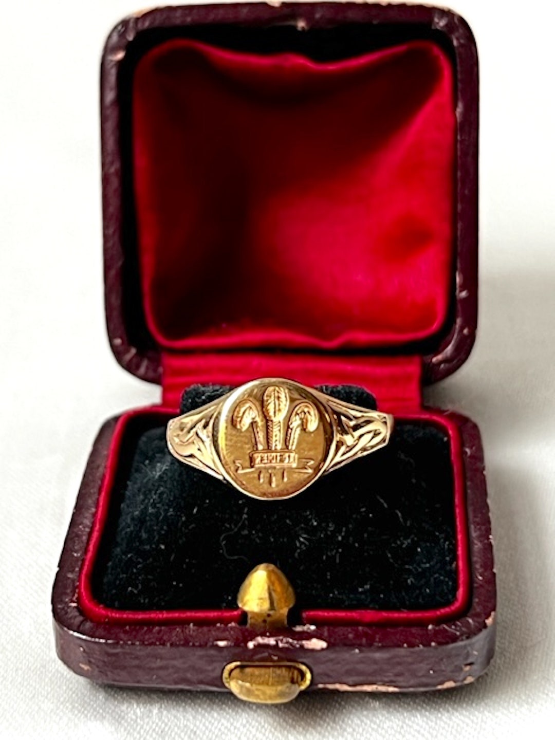 Vintage English 9k Gold Prince of Wales Feathers Signet Ring - Etsy