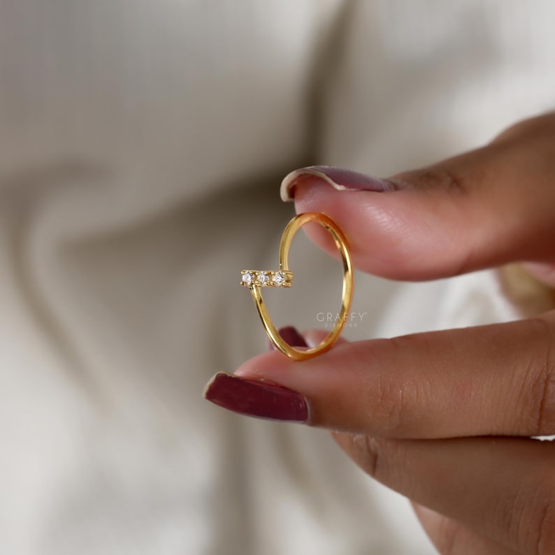 Round Cut Three Stone Engagement Ring Vertical Three Stone Bypass ...